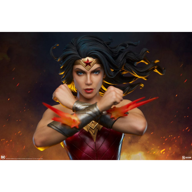 Statue Wonder Woman Saving the Day Premium Format Sideshow DC Comics