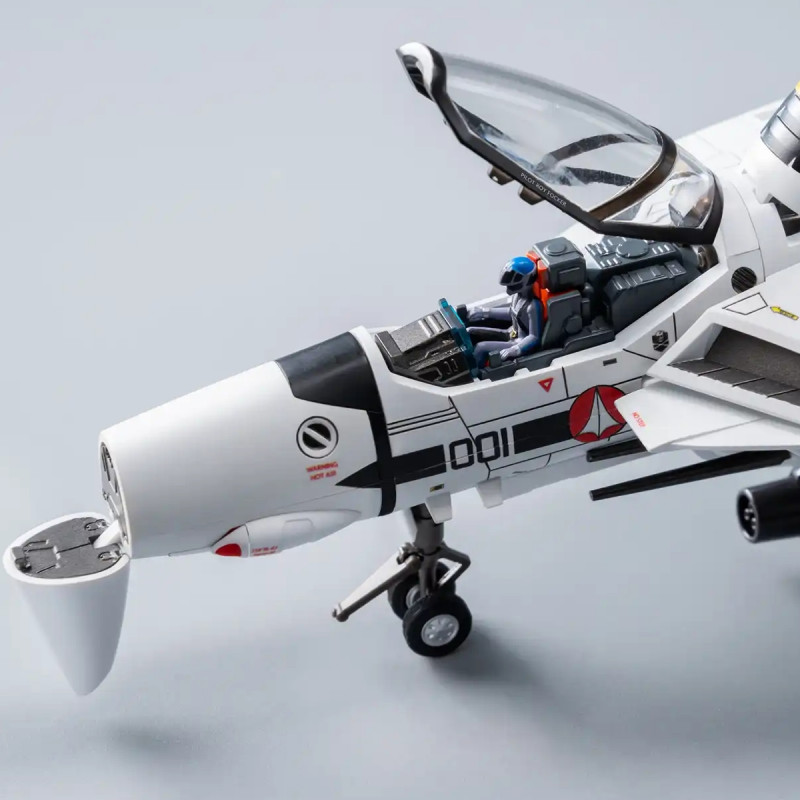 ROBOTECH Figurine Robo-Dou VF-1S Veritech Roy Focker ThreeZero