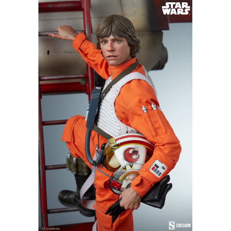 Statue Luke Skywalker & X-Wing : Red Five Standing By Premium Format ...